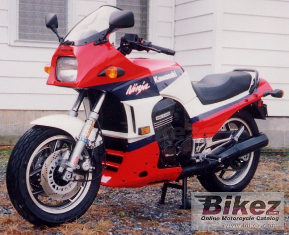 Kawasaki GPZ 900 R gallery